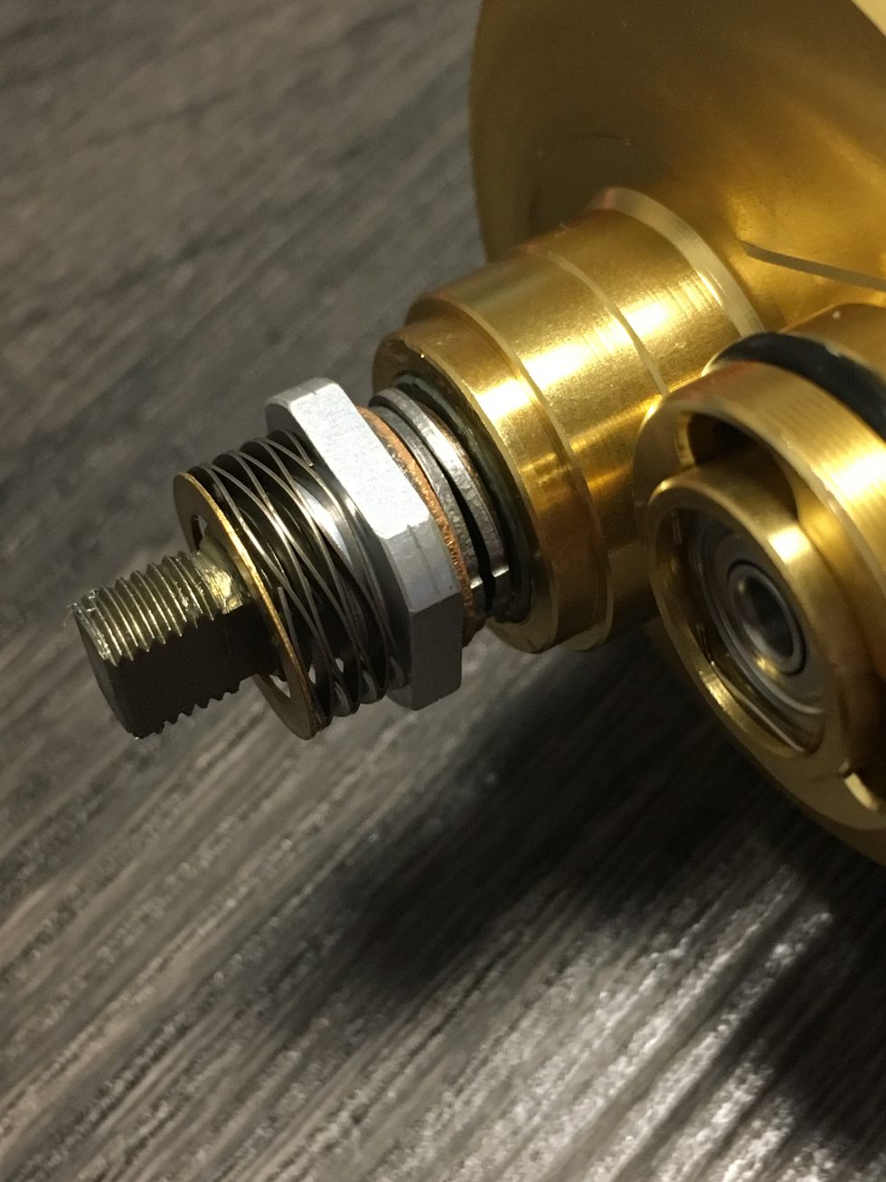 ’14カルカッタコンクエスト101分解＆オーバーホール。なぜカルコンは至高の巻き心地なのか。 | ikahime