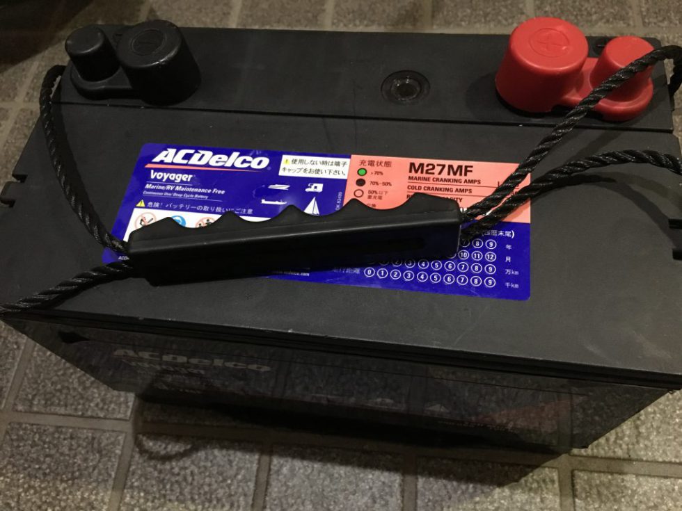 やっぱバサーの愛車のバッテリーは、「ACデルコ」だよな？ 【JKラングラーバッテリー交換】 | ikahime