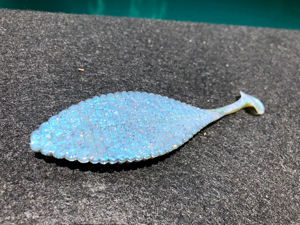 HIDEUP スタッガーワイド4インチ インプレ。ギル系ワームの雄。 | ikahime