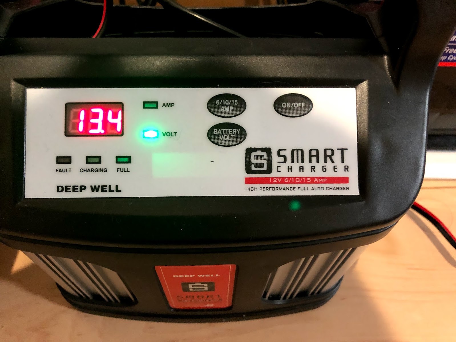 ディープサイクルバッテリー充電器比較。ACデルコ VS スマートチャージャー | ikahime