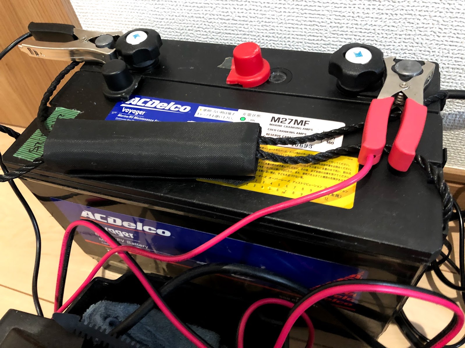 ディープサイクルバッテリー充電器比較。ACデルコ VS スマートチャージャー | ikahime