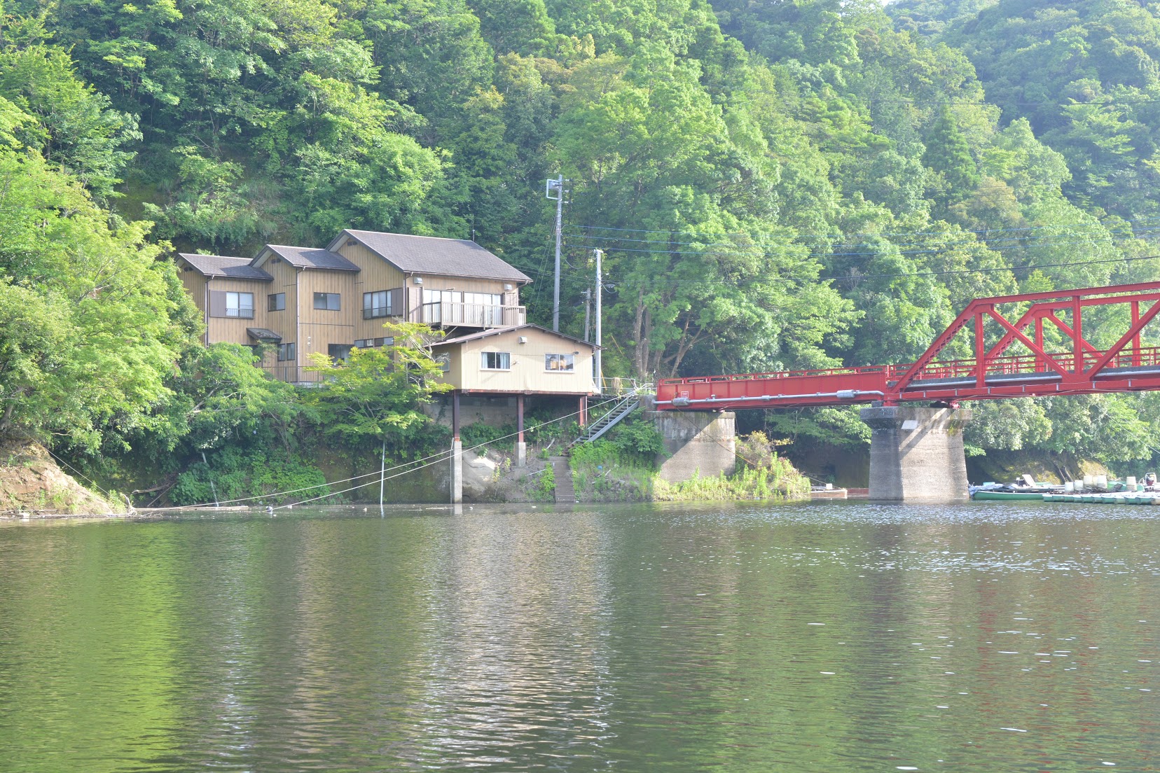 三島湖バス釣り。梅雨の晴れ間にスタッガーワイドツインテールテキサスで40UPほか。 | ikahime