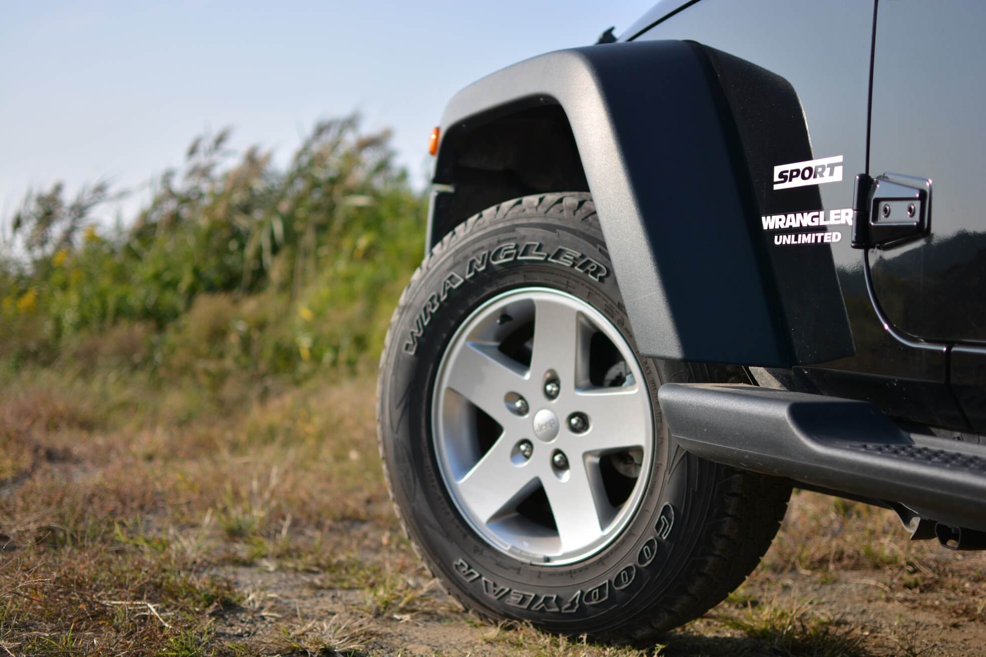 Jeepラングラー(JK)のタイヤをTOYO TIRE OPEN COUNTRY R/T 285/70R17に交換。レビュー。 | ikahime